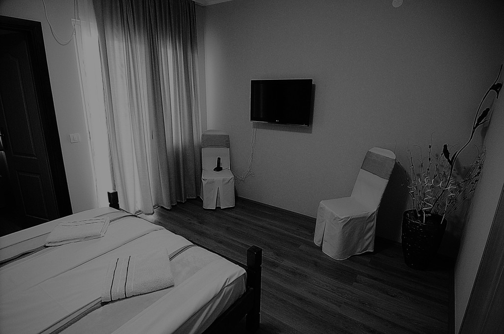 Grayscale HDR Raw FX - Low contrast - Grand Hertz Svečana Sala Beograd